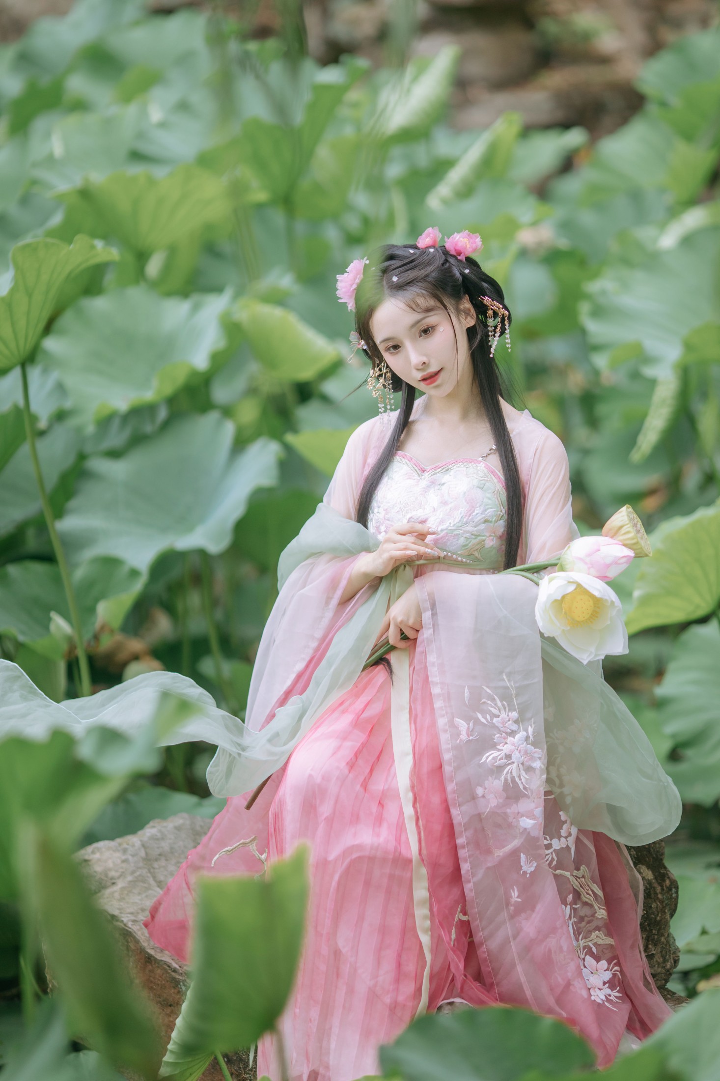 一小枝枝枝枝 – 《荷香袅袅》[18P]-66COS