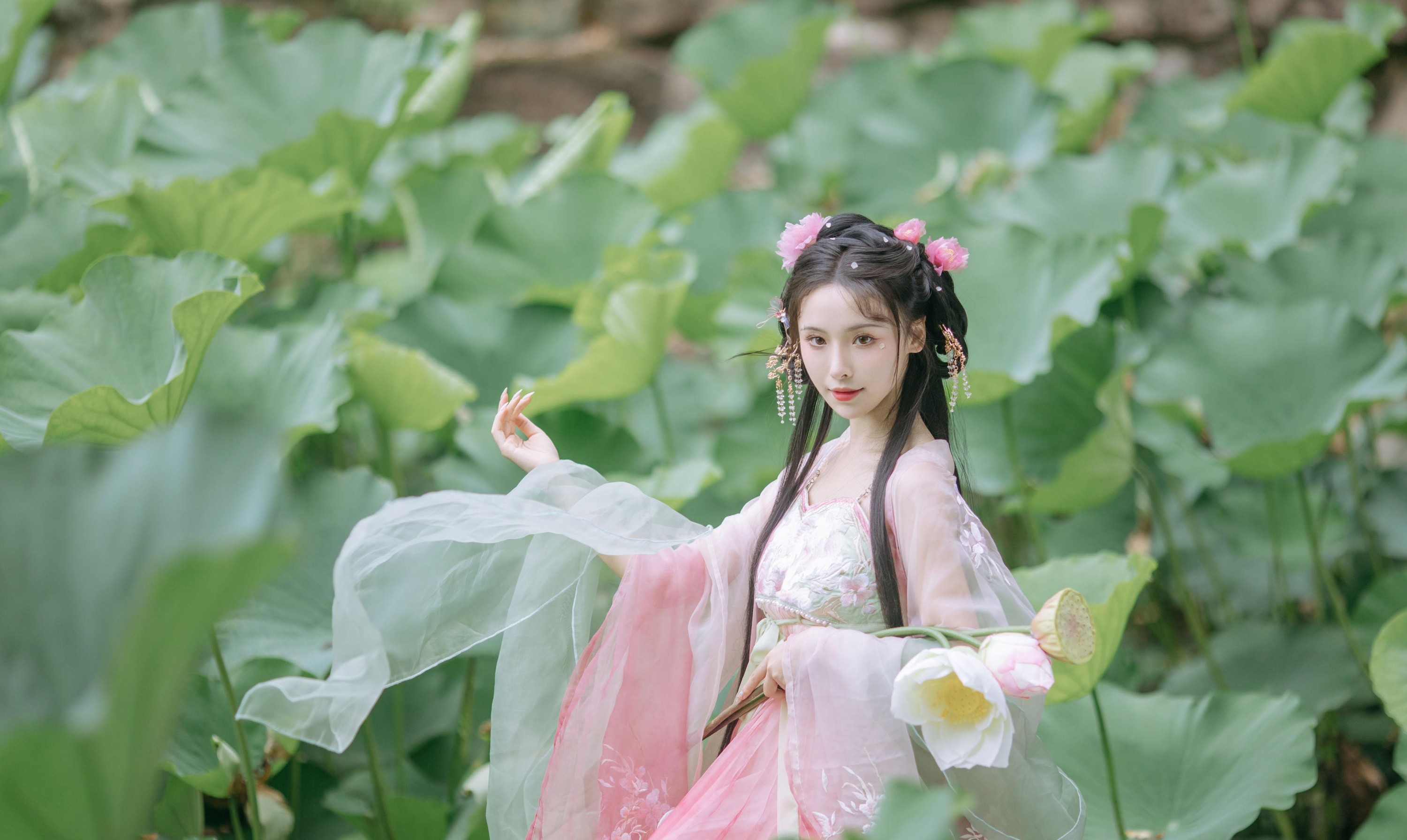 一小枝枝枝枝 – 《荷香袅袅》[18P]-66COS